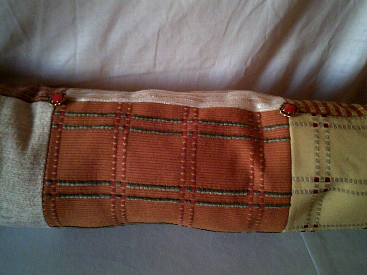 Coussin boudin pour le canapé en tissu multicolore – Luckyfind