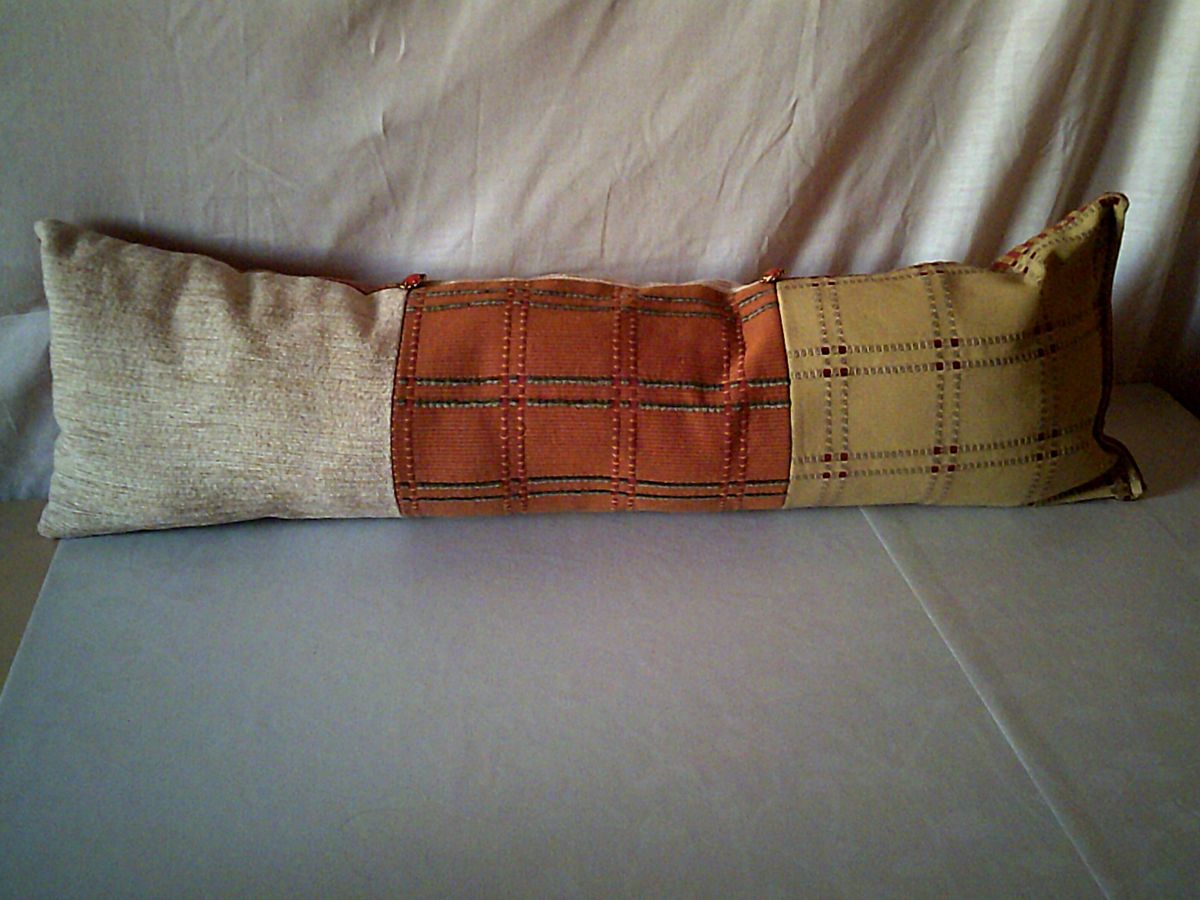 Coussin boudin pour le canapé en tissu multicolore – Luckyfind