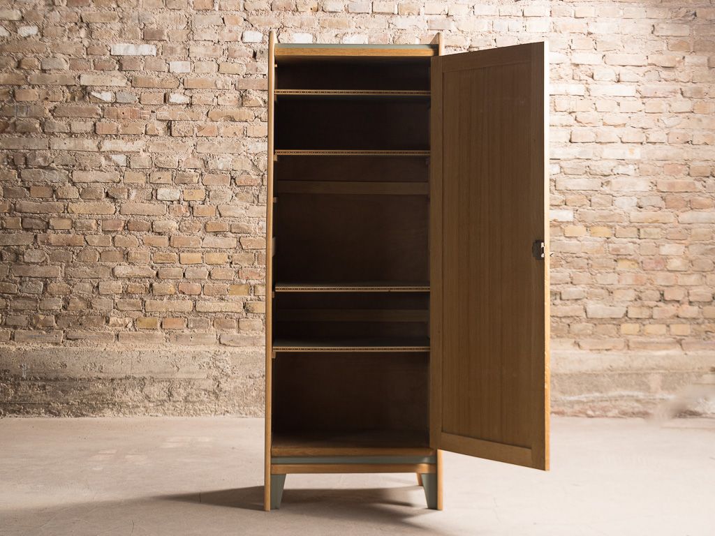 Armoire / vestiaire d'internat relooké en vert fumé – Luckyfind