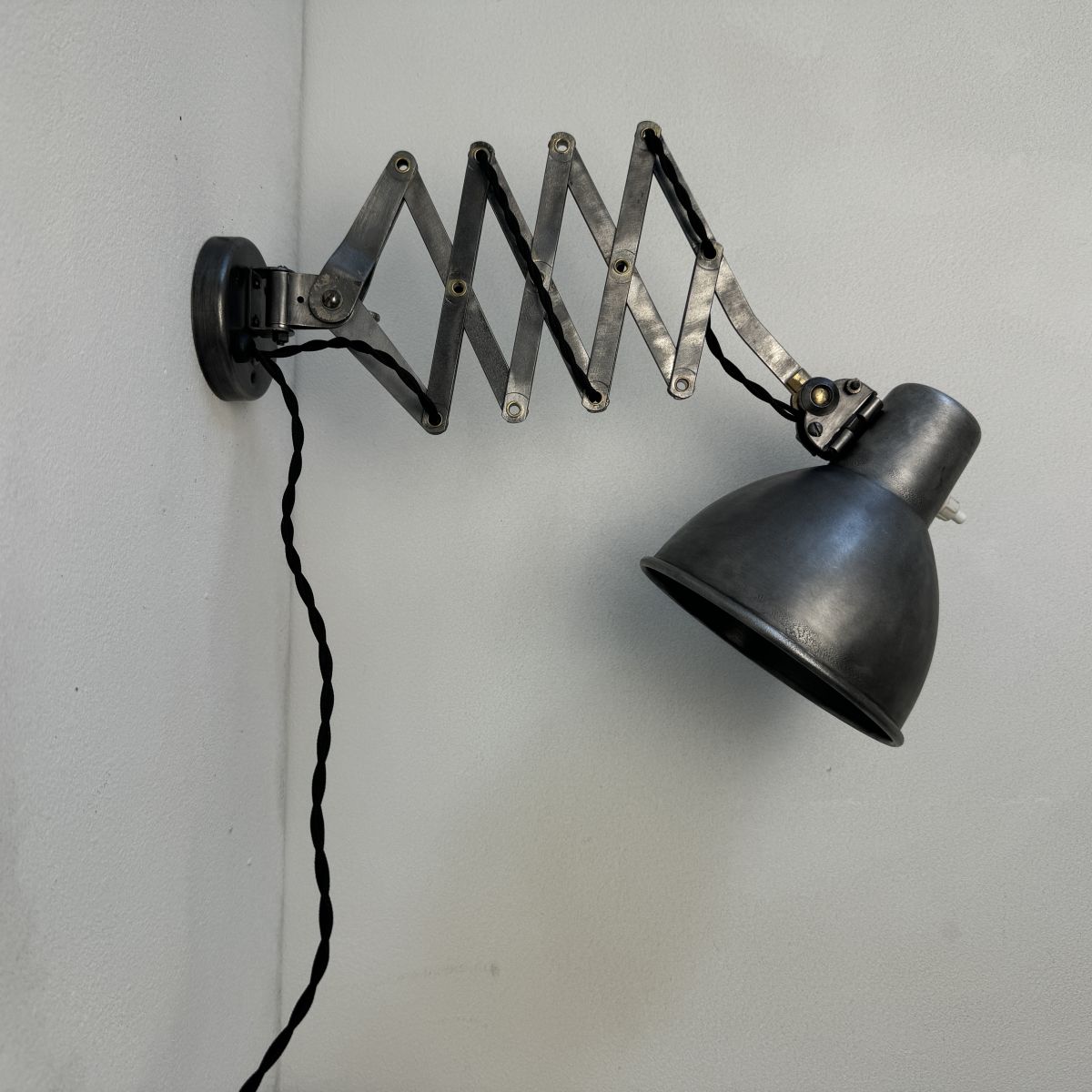 ANCIENNE PETITE LAMPE ACCORDEON INDUSTRIELLE – Luckyfind