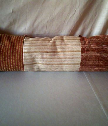 Coussin boudin pour le canapé en tissu multicolore – Luckyfind